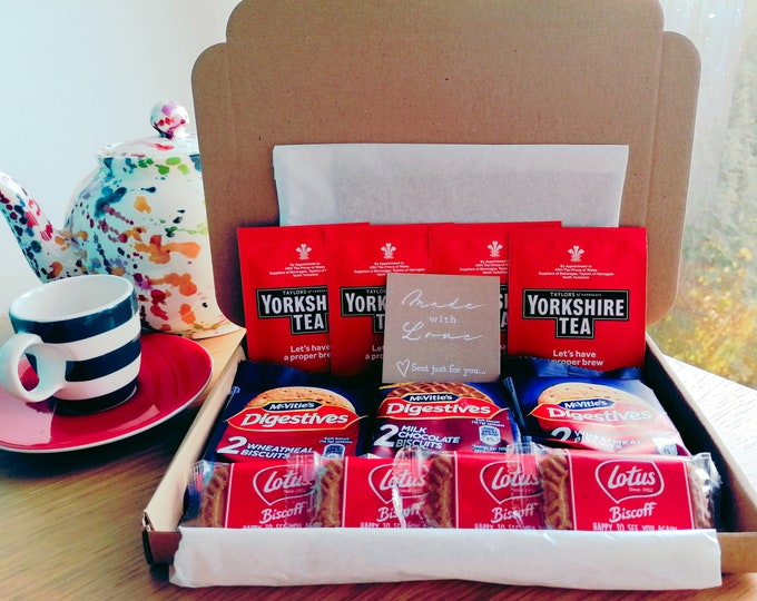 Yorkshire Tea Gift Hamper | Tea Gift | Afternoon Tea | Biscuits | Treat ...