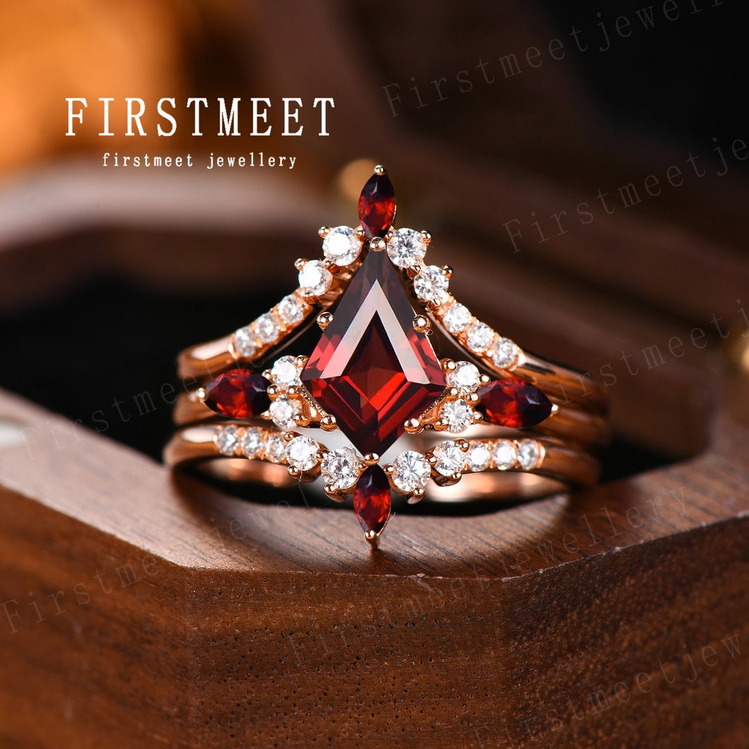 Kite Cut Garnet Diamond Engagement Ring Set, 3pcs Rose Gold Garnet ...