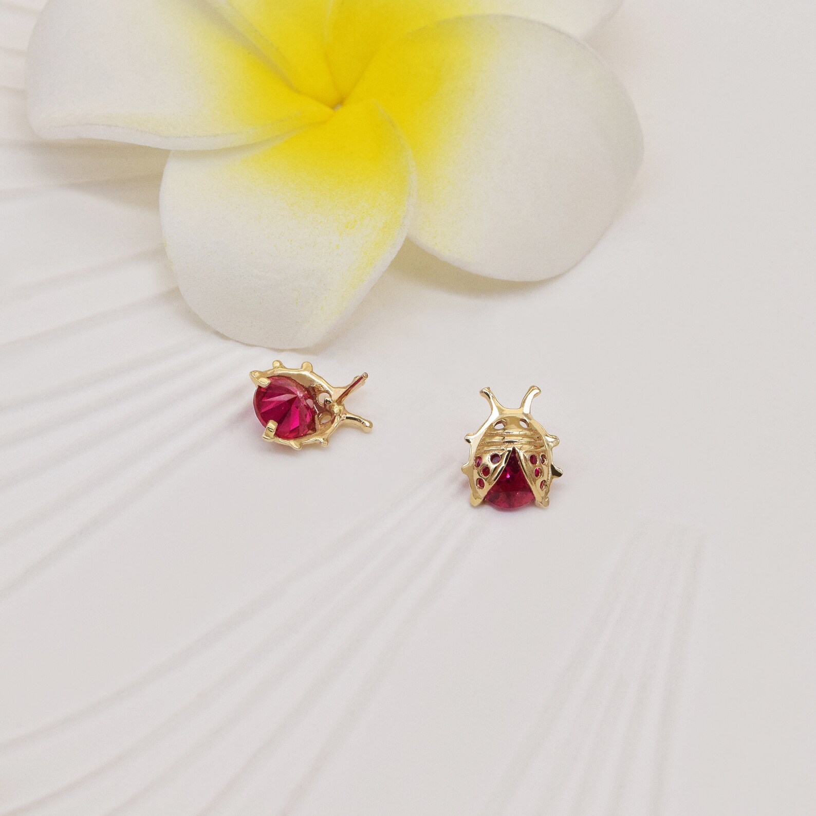 14k Solid Gold Ladybug Cartilage Stud Earring Cute Beetle Conch Earring ...