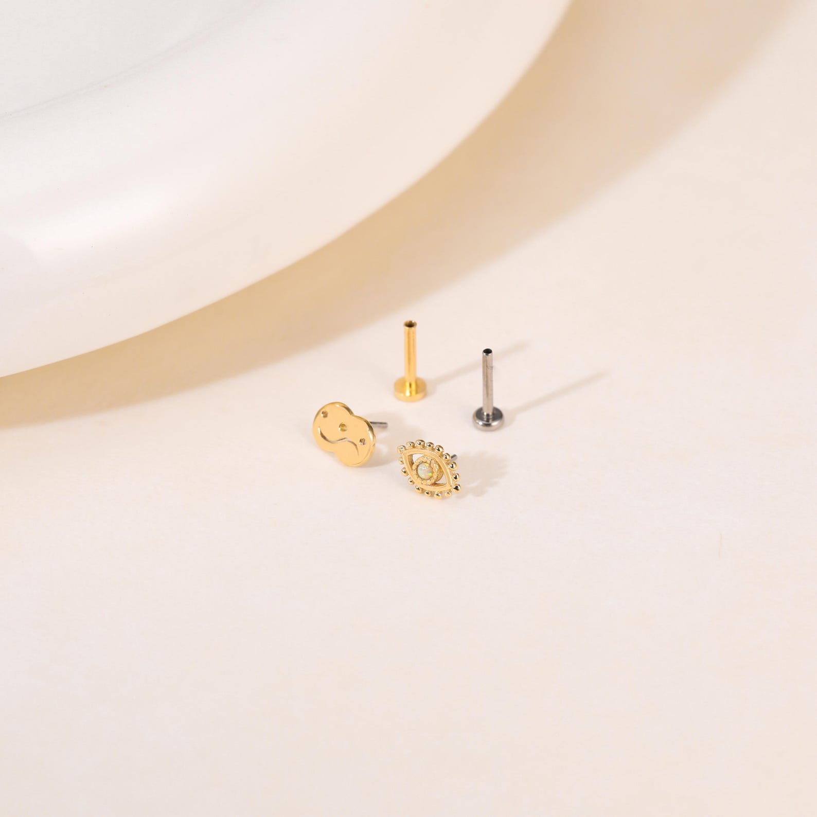 14K Solid Gold Tiny Funny Smiley Face Stud Earring Exquisite Eye ...