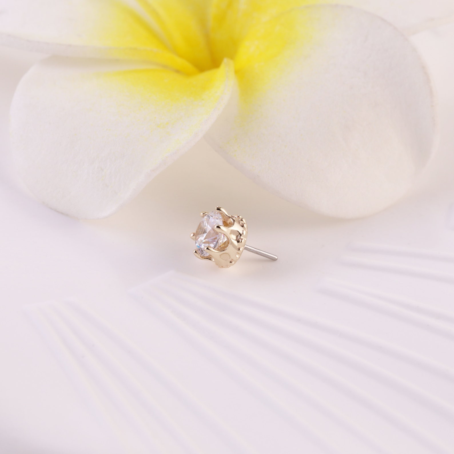 14K Solid Gold Crown Threadless Ends, Solitaire Conch Piercing ...