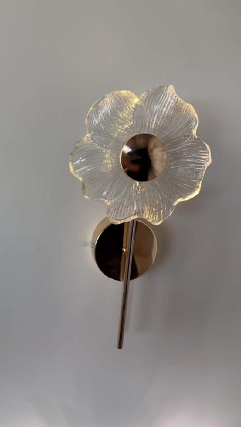 Chamomile Battery-powered Wall Light With Transparent Glass, Shiny Gold ...