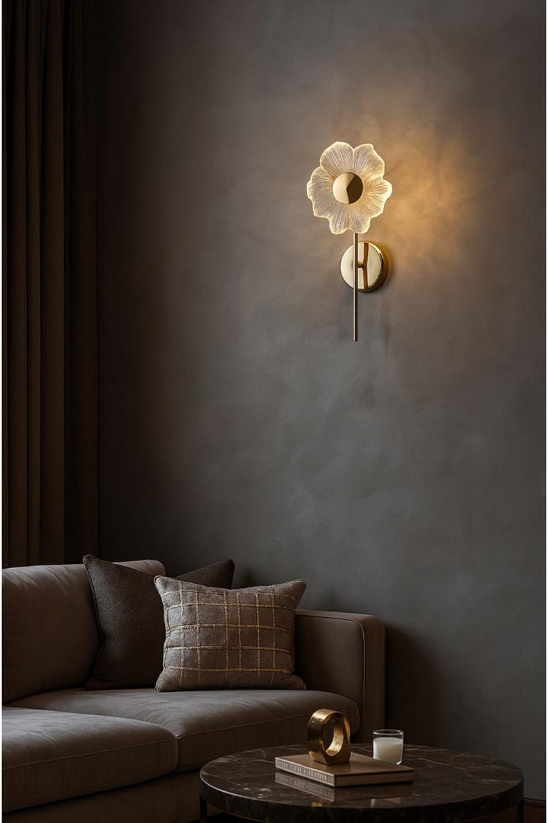 Chamomile Battery-powered Wall Light With Transparent Glass, Shiny Gold ...
