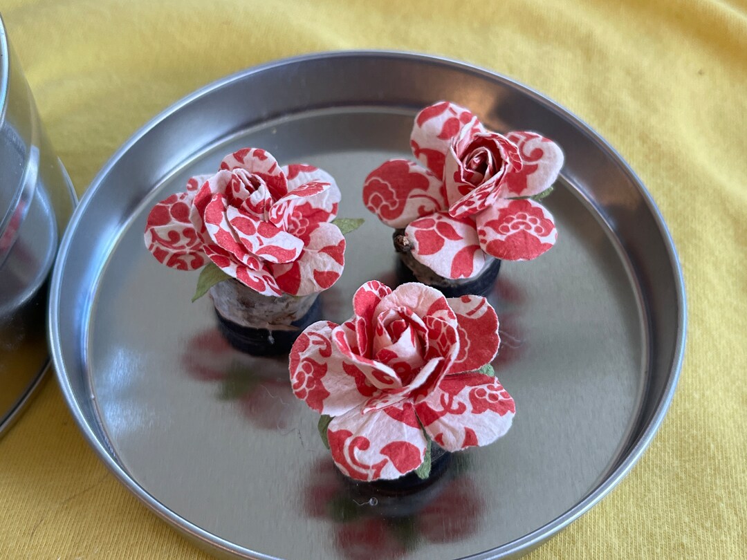 PAPER FLOWER MAGNETS Red N White Rose Set of 3 in Tin Gift Case - Etsy