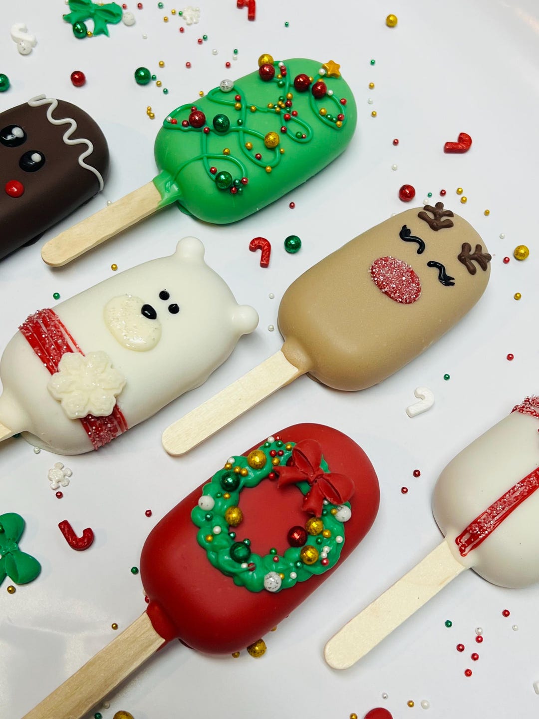 Christmas Themed Cakesicles- Christmas Treats- Christmas Cake Pops ...