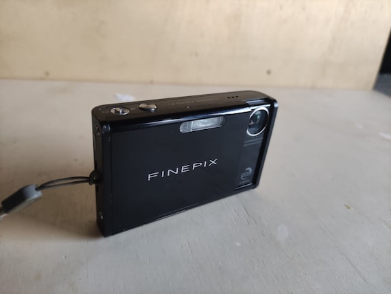 Fujifilm Finepix Z2 -- 5.2MP -- Super CCD Sensor Y2K Digital Fujifilm Finepix Z2 -- 5.2MP -- Super CCD Sensor Y2K Digital