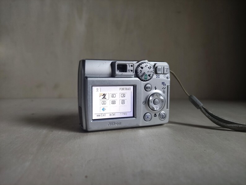 Vintage Nikon 4600 -- 4 MP -- Y2K Digital Camera CCD Sensor Digicam ...