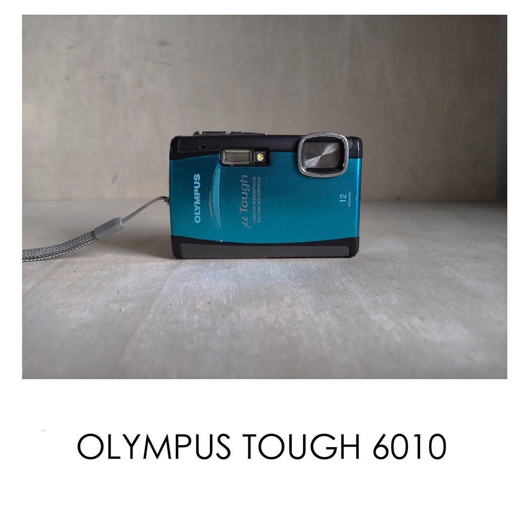 BLUE Olympus Tough 6010 -- 12MP -- Y2K Digital Camera CCD Sensor ...