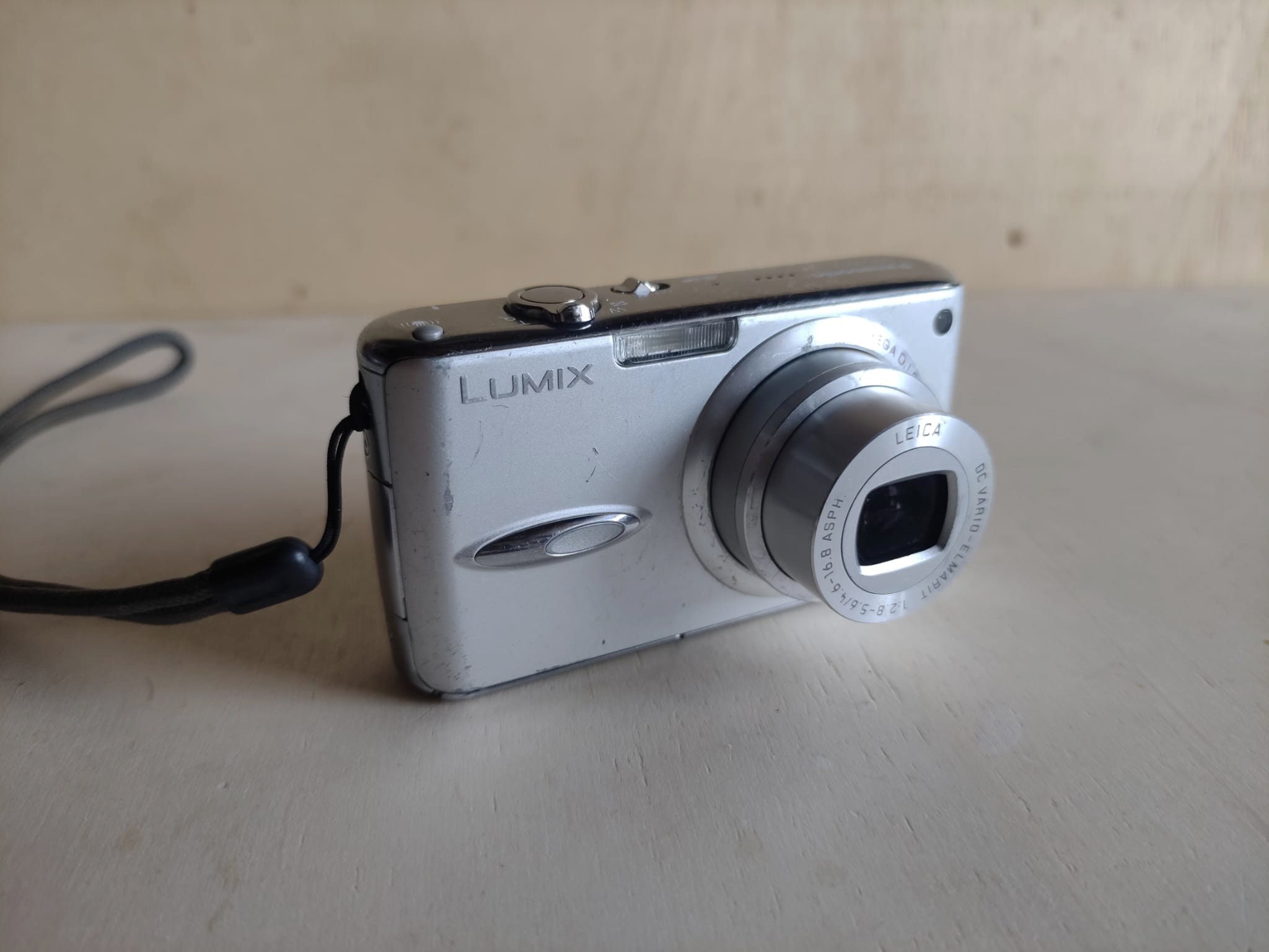 Panasonic Lumix FX01 -- 6.4MP -- Y2K Digicam Digital Retro CCD Sensor ...