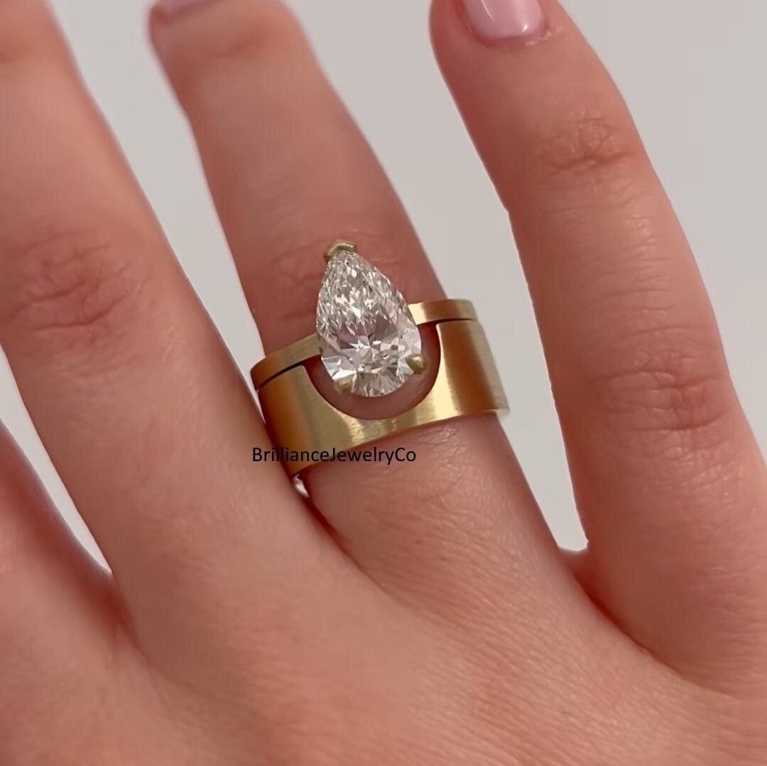 A Classic Solitaire 2.70 Ct Pear Cut Moissanite Ring With Cigar Band ...