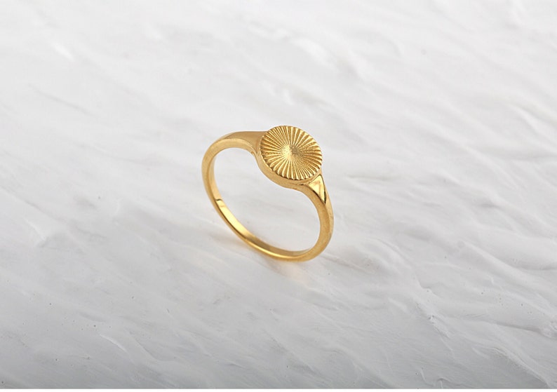 Sunbeam Ring Sun Star Rays Ring in 14k Yellow Gold Signet - Etsy