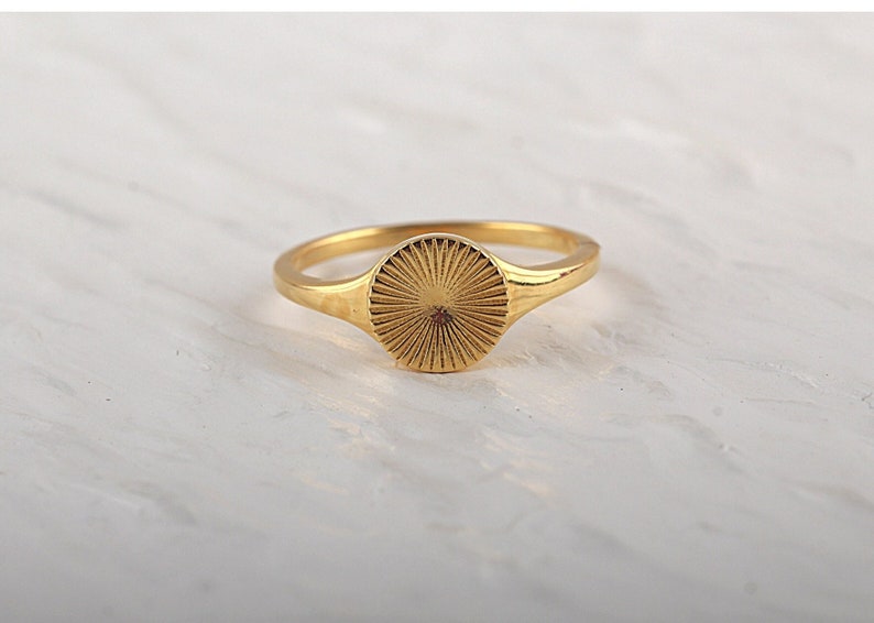 Sunbeam Ring Sun Star Rays Ring in 14k Yellow Gold Signet - Etsy