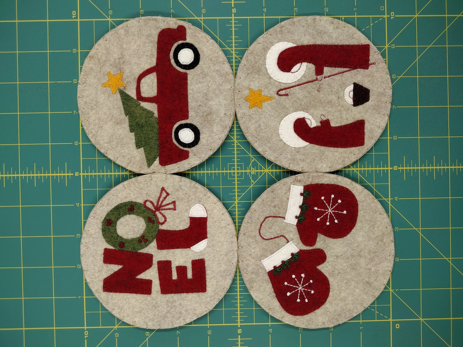 Christmas Coasters Pattern Easy DIY Coasters Christmas DIY Coasters ...