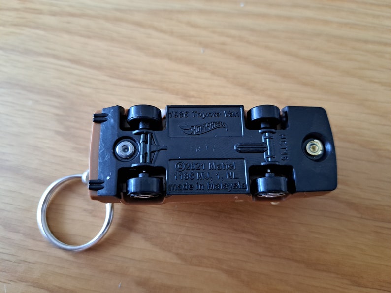 Hot Wheels Toyota 1986 Van Cream Die Cast Collectable Car Key Ring ...