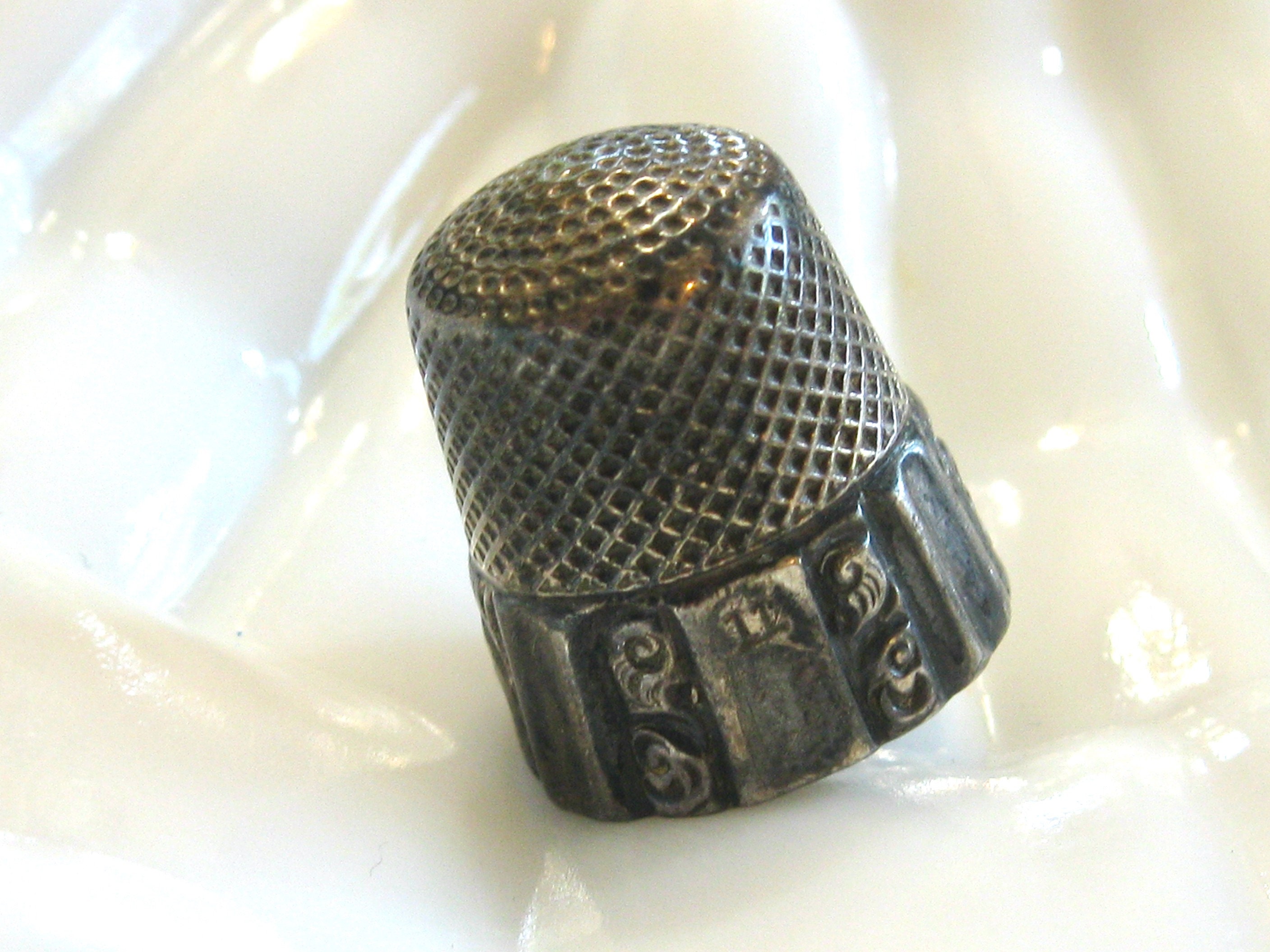 Antique Sterling Silver Thimble - KMD - Wide Fluted Decorative Border W ...