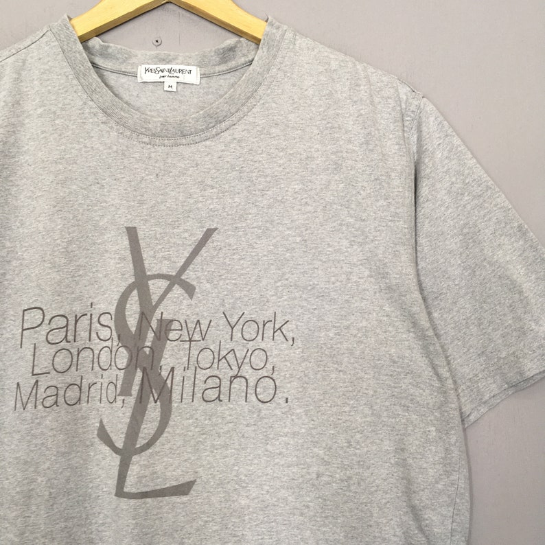 Camiseta gris vintage de los años 90 de YSL Yves Saint Laurent, talla ...