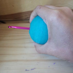 Crotchet Hook Grip, Squishy Grips, Ergonomic Crochet Handle, Ergonomic ...