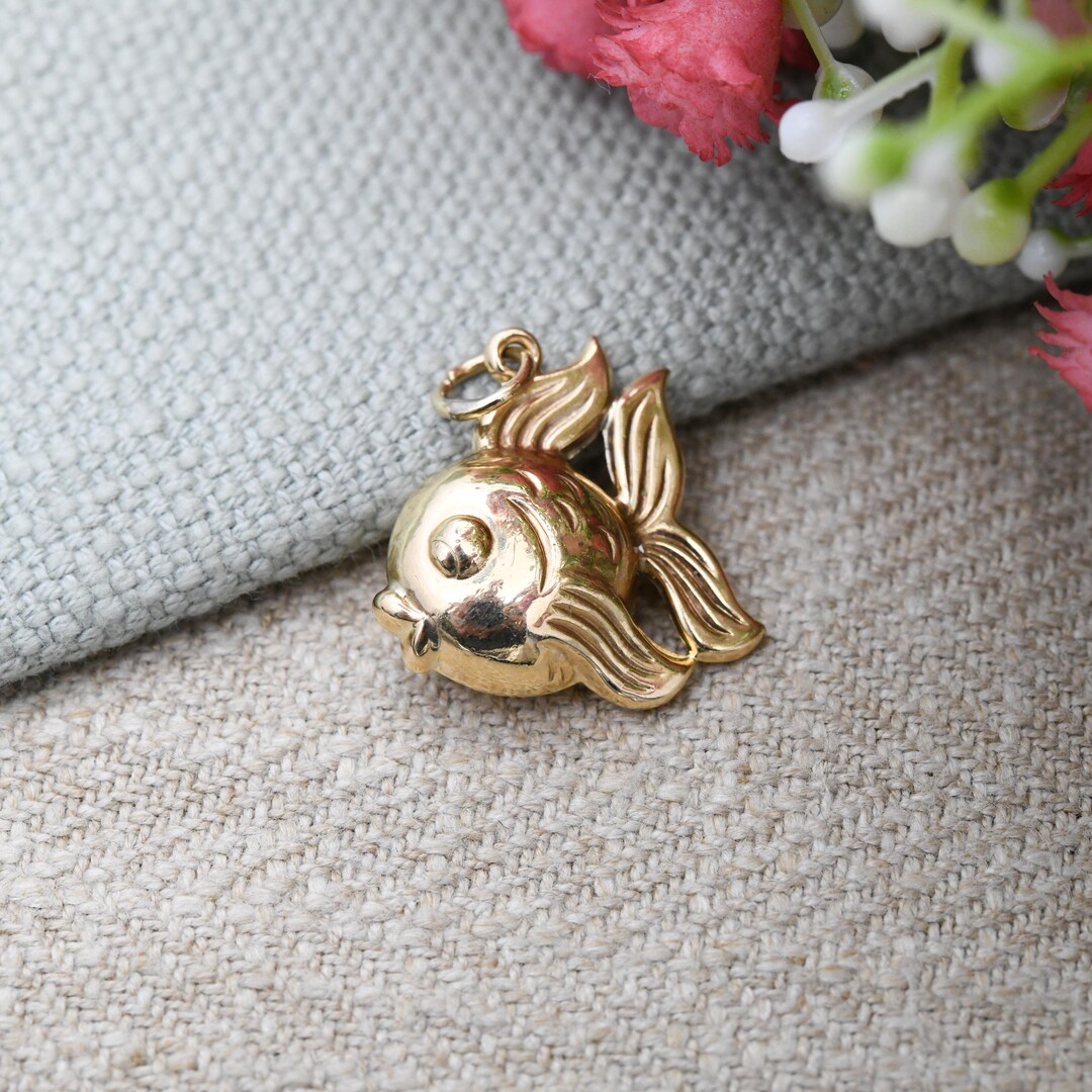 Vintage 9ct Gold Puffed Fish Charm Pendant 1976 Cartoon Style Fish ...