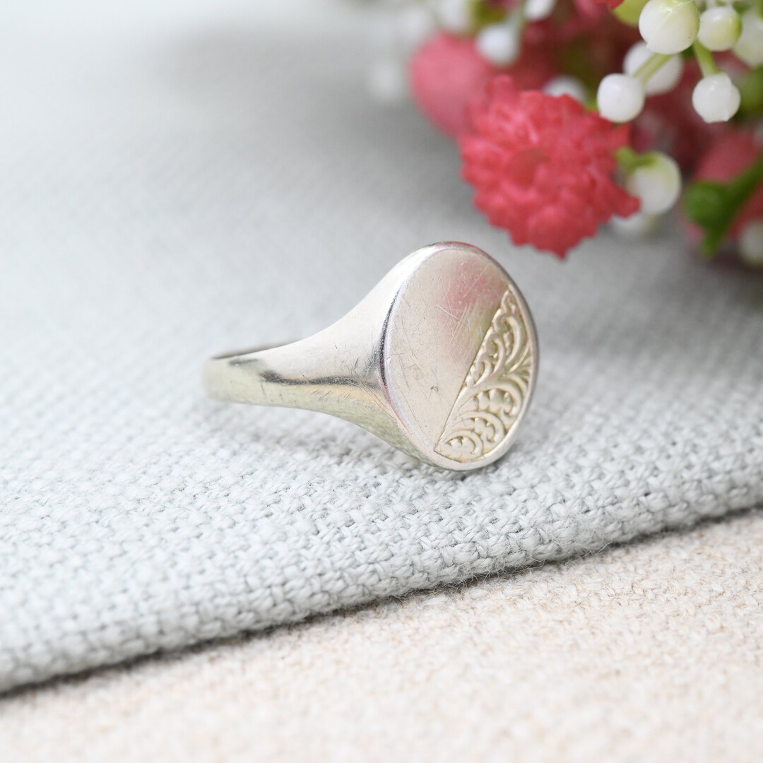 Vintage Sterling Silver Signet Ring With Engraved Scrolling Design Gold ...