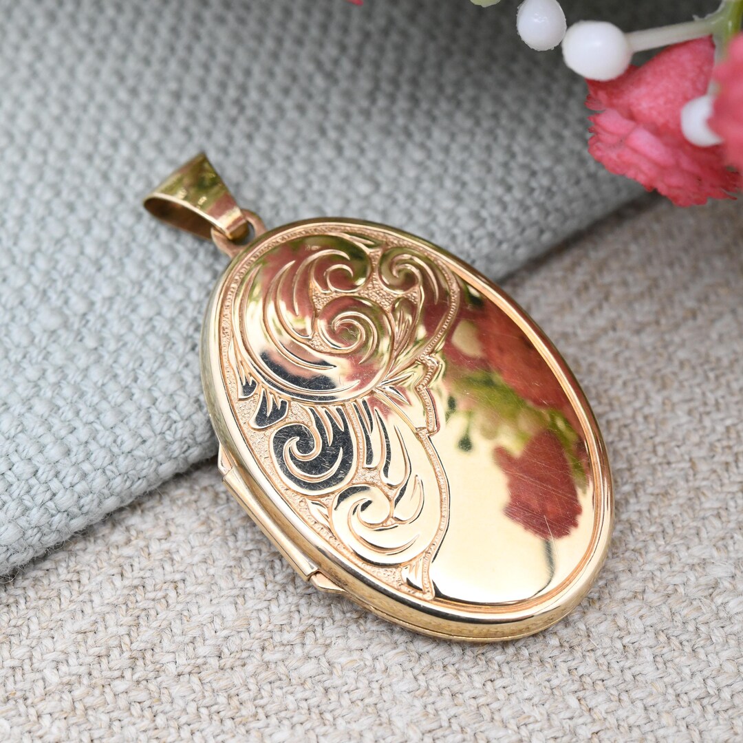 Vintage 9ct Gold Locket Pendant With Scrolling Feather Leaf Design ...