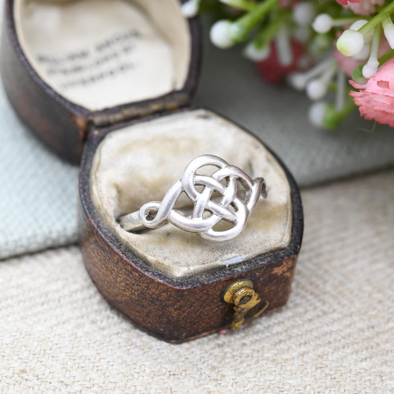 Figure 8 Knot Ring - Etsy