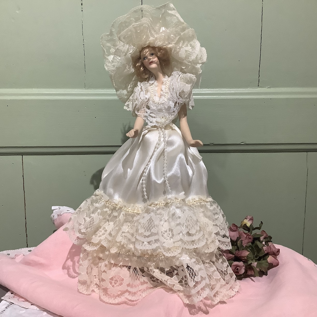 French Vintage Porcelain Doll Lamp: Kitsch Battery Table Lamp - Etsy