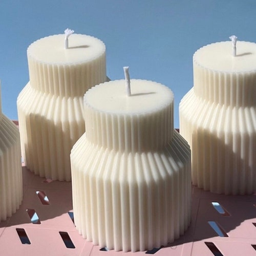 Large Ribbed U-shape Candle - Etsy