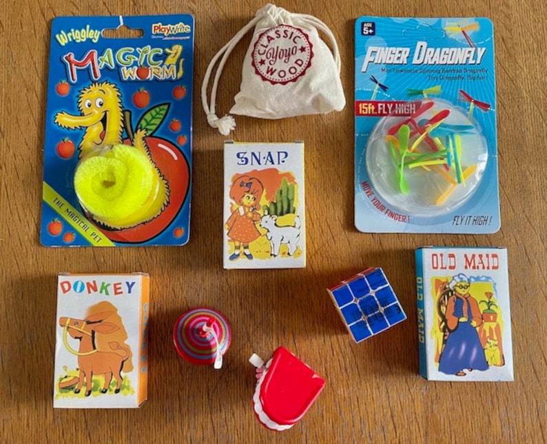 Traditional Retro Toys Pass the Parcel Party Game - Tiddlywinks & 9 ...