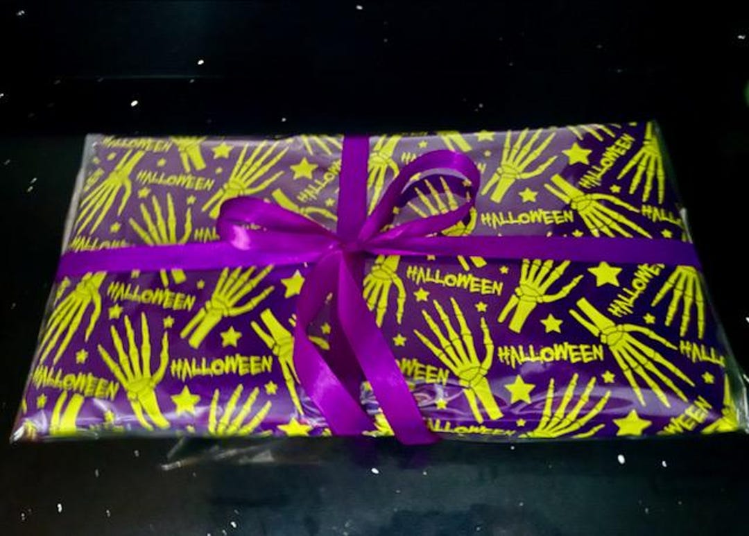 20 Layer Spooky Halloween Colouring Book Pass the Parcel Party Game 19 ...