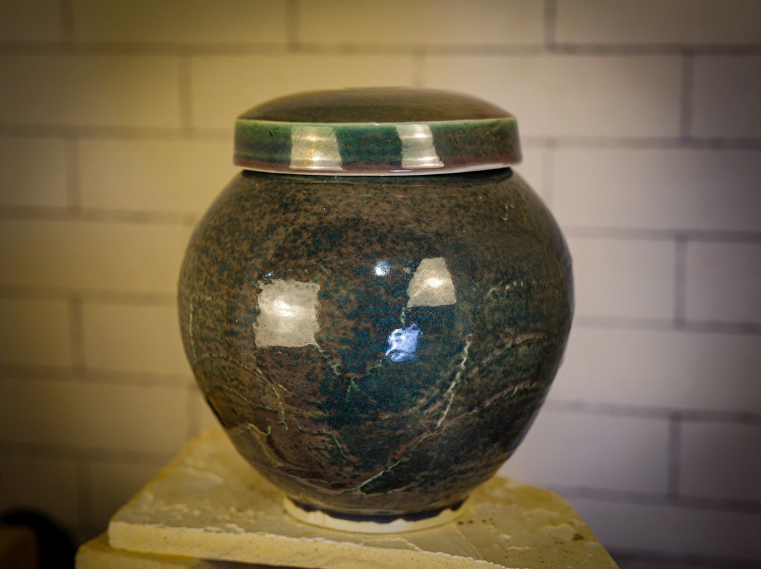 Lidded Onggi Pot, 1 Gallon Porcelain Handmade - Etsy