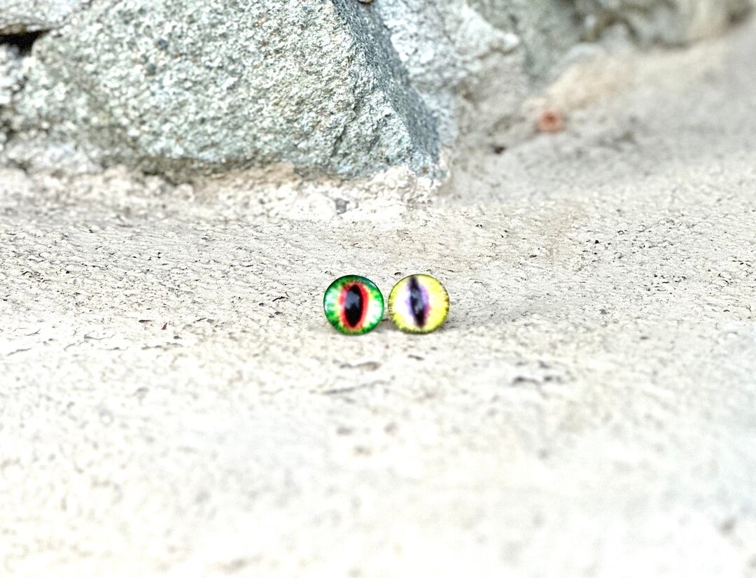 Creepy Halloween Pupil Yellow Green Scary Glass Eye Stud Earrings - Etsy