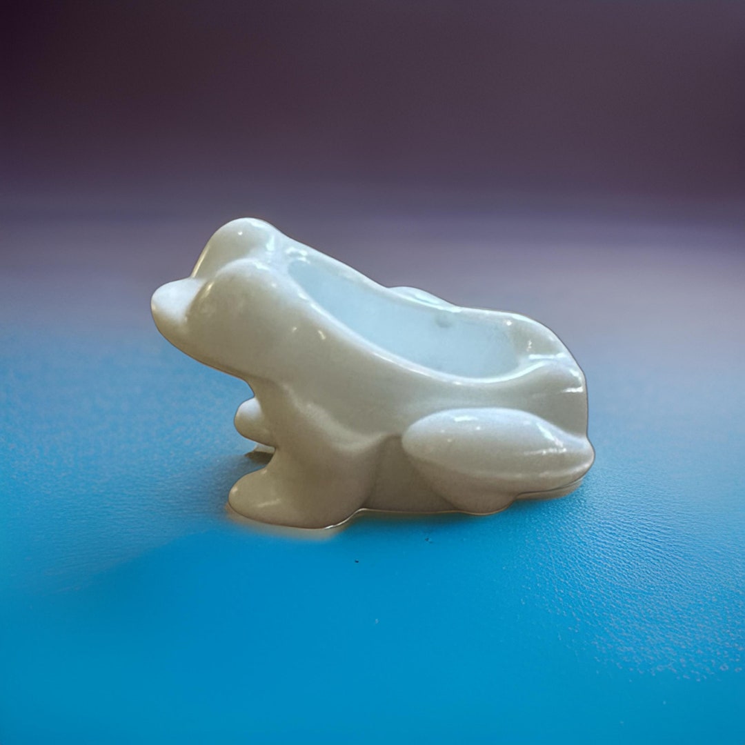 Vintage Milk Glass Frog Ashtray or Pipe Holder Adorable Trinket Dish or ...