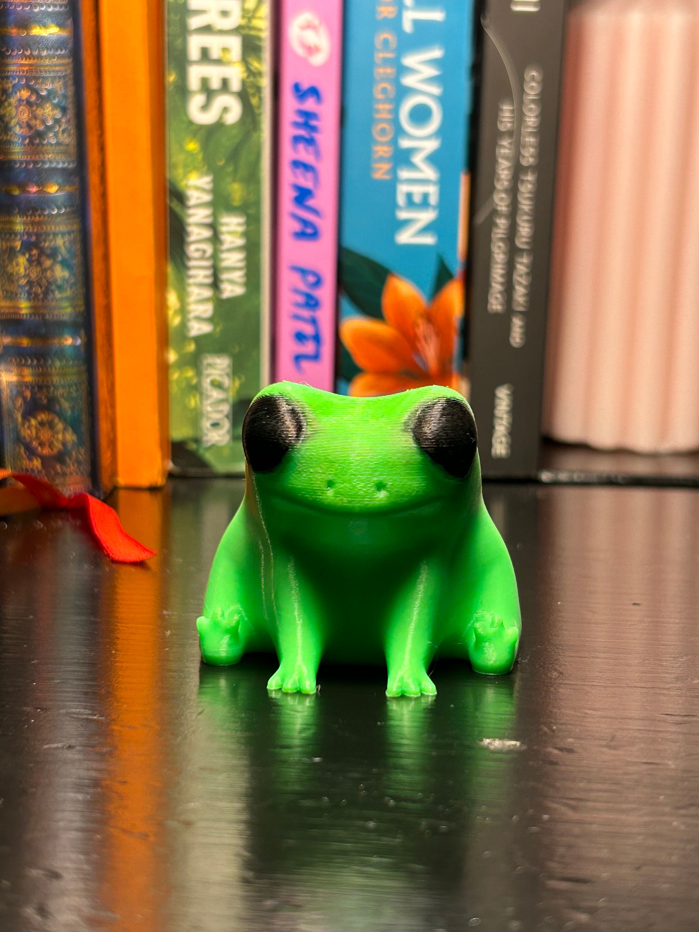 3D Printed Fred the Green Frog Cute Table Desk Top Frog Decoration ...