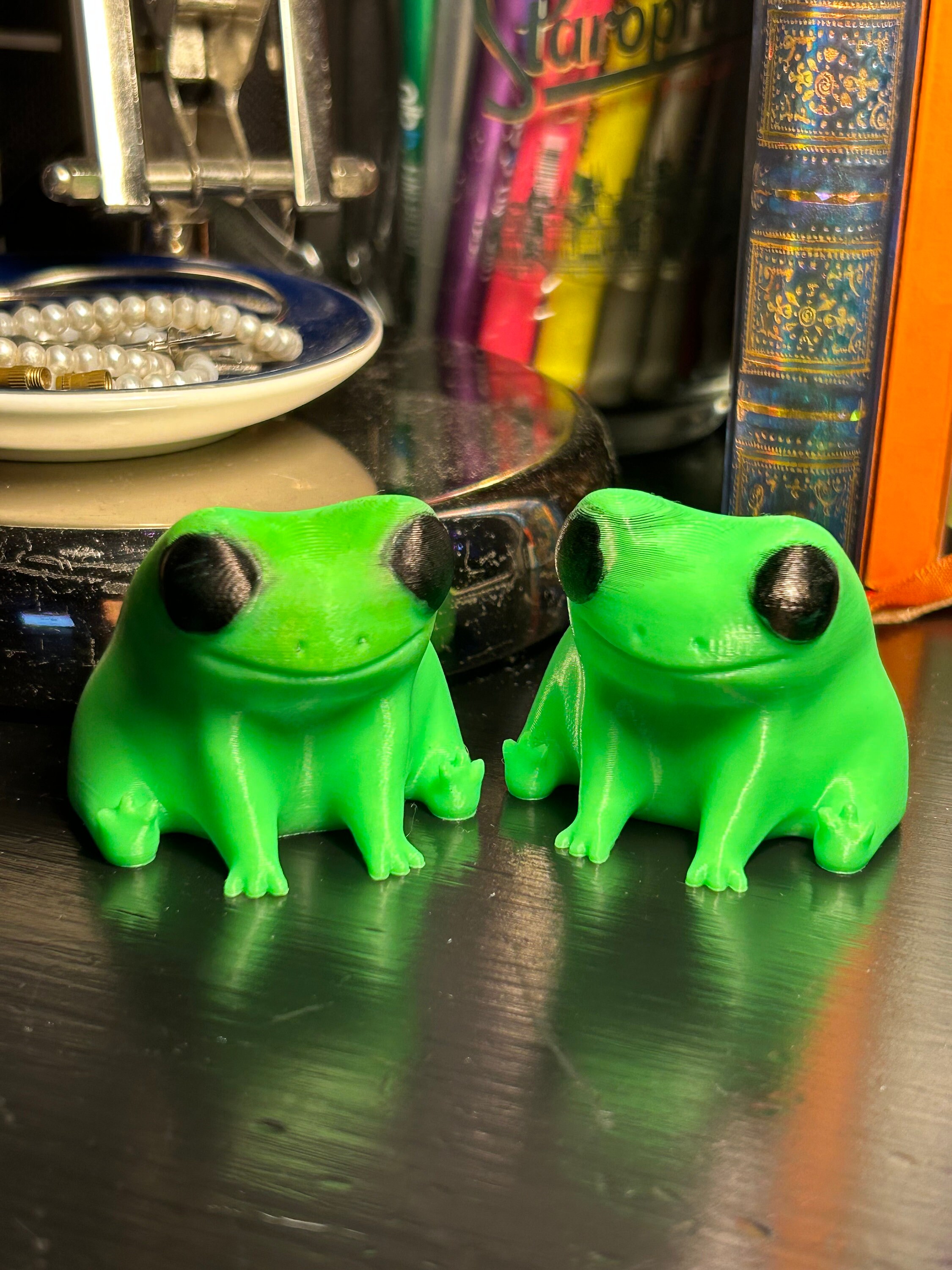 3D Printed Fred the Green Frog Cute Table Desk Top Frog Decoration ...