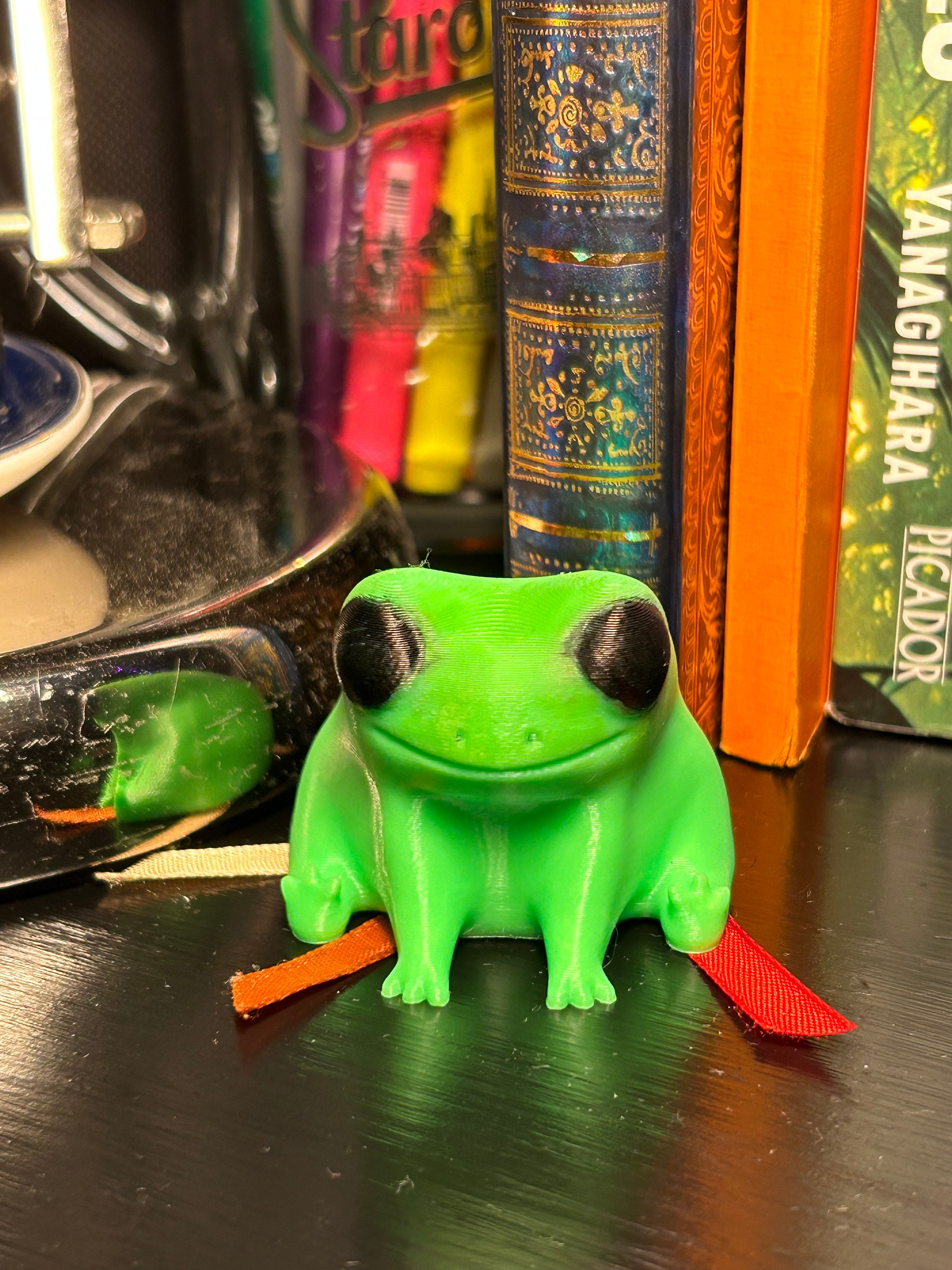 3D Printed Fred the Green Frog Cute Table Desk Top Frog Decoration ...