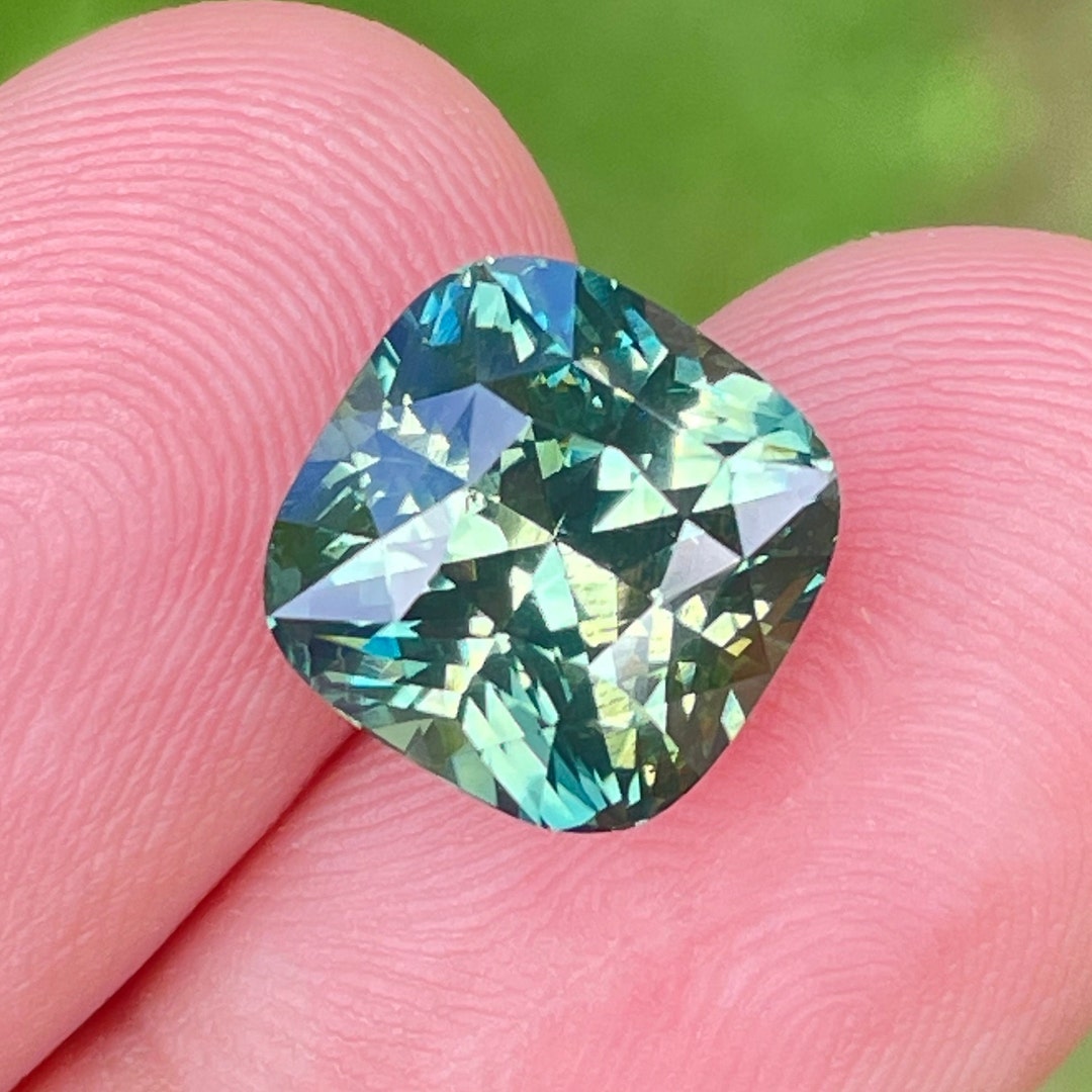 Parti Sapphire L 7.0 L Cushion L 9.5x9.4x8.2mm L Madagascar L Loupe ...