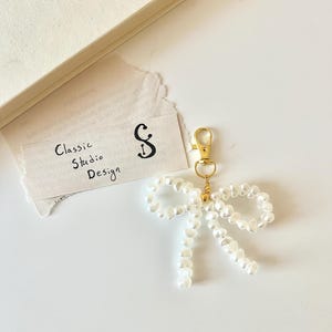 White Bow Keychain, Bead Key Strap, Gold Bead, Pearls, White Beaded ...