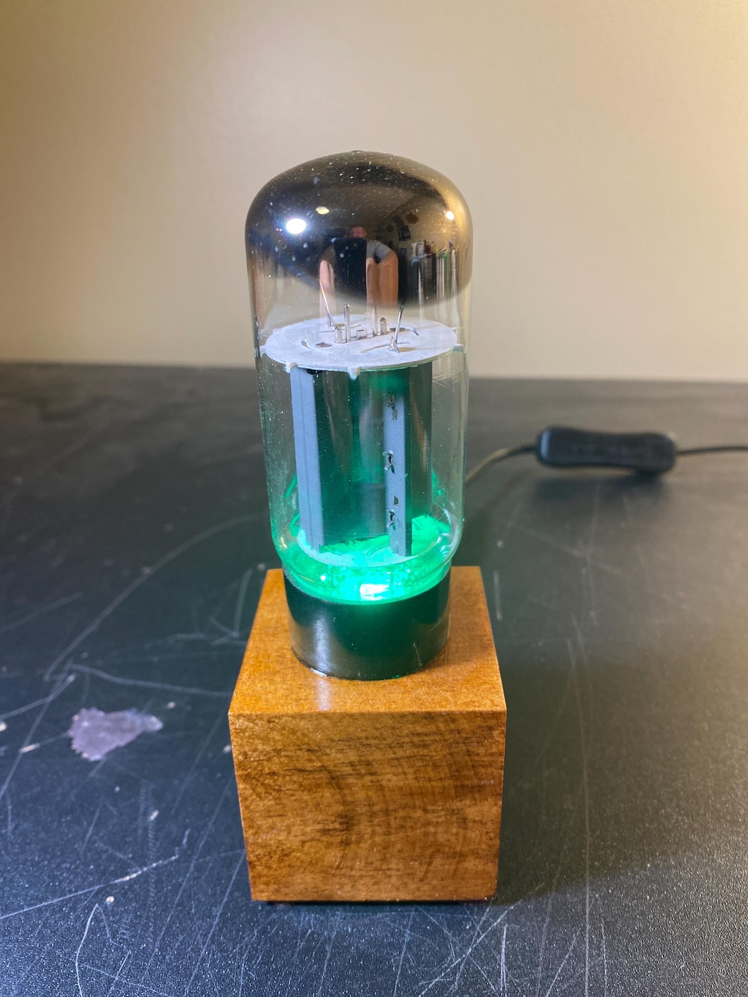 Mini Bakelite Base Vacuum Tube Nightlight With Green Leds and Golden ...