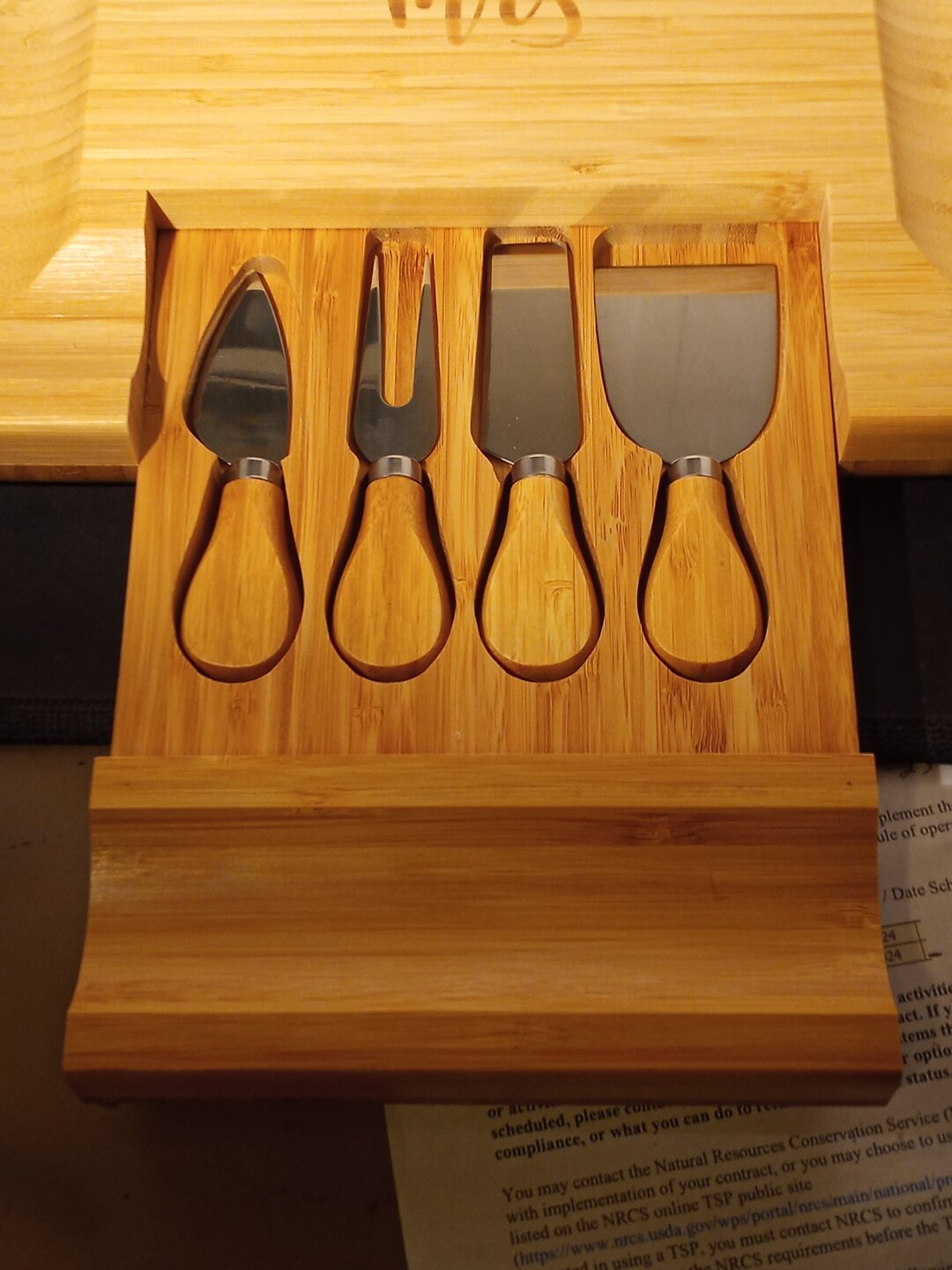 Mr & Mrs Deluxy Cheeseboard With Cheese Implements. Perfect for Wedding ...