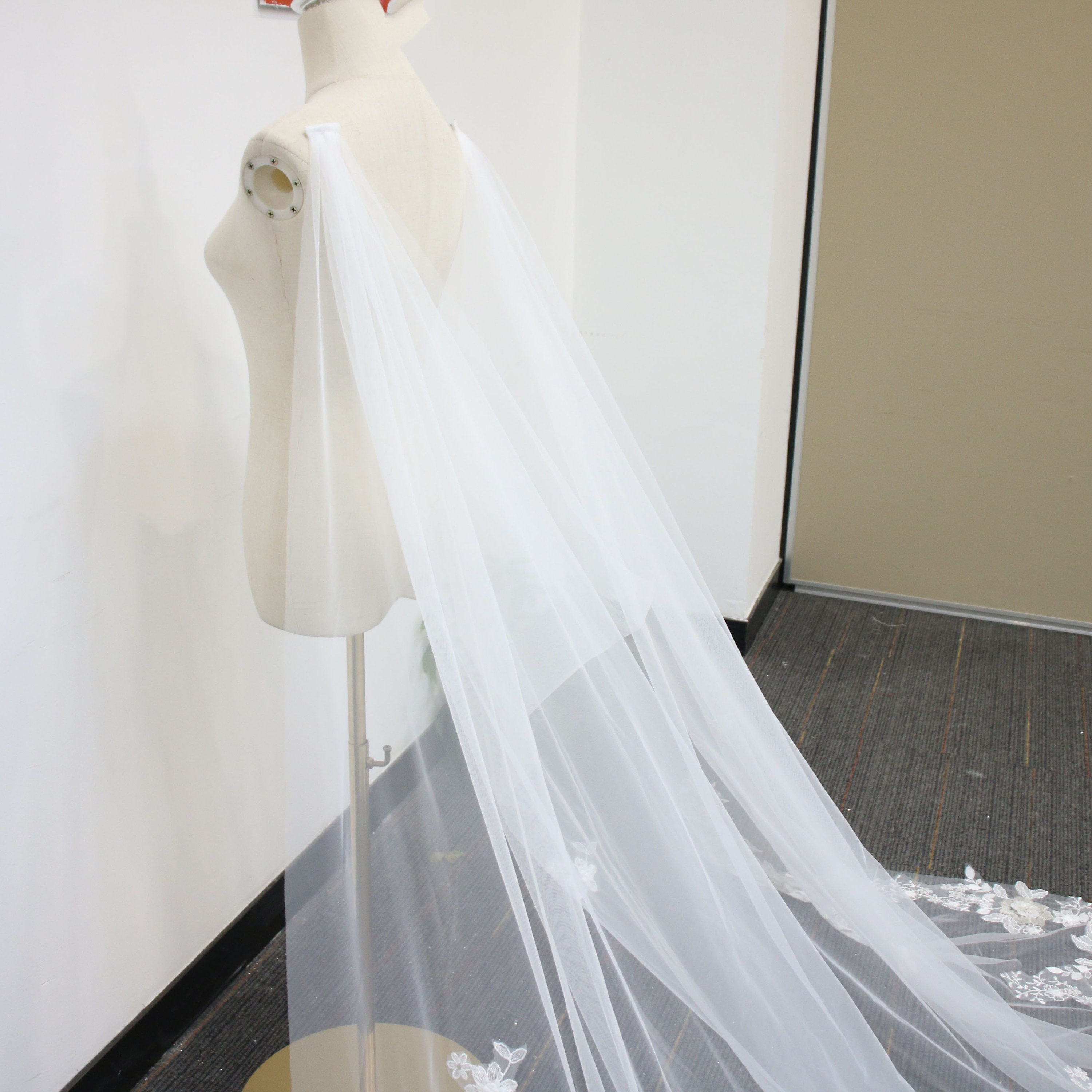 Floral Lace Cape Veil, V Back Shoulder Cape Veil, Elegant Chapel Veil ...