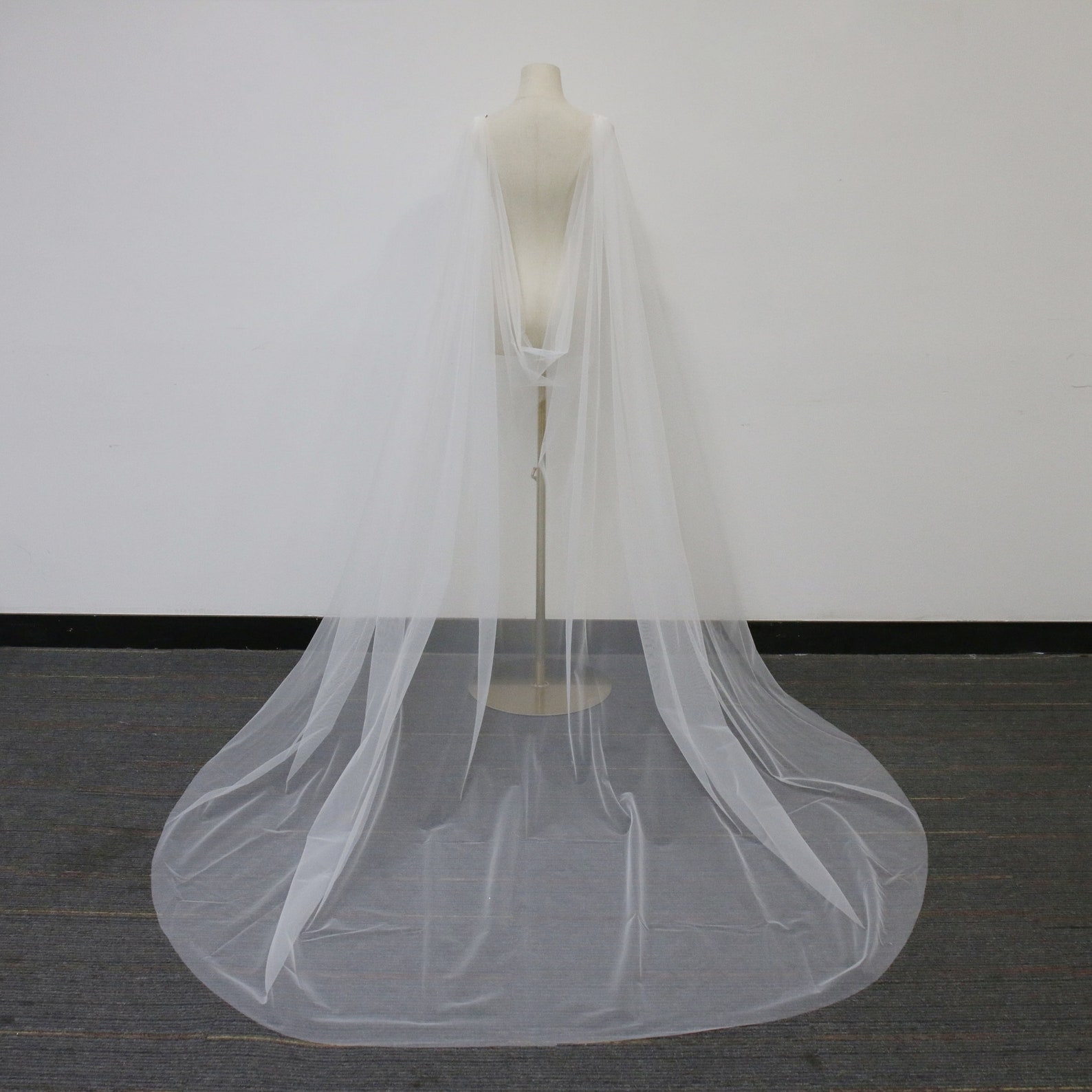 Minimalist Cape Veil, V Back Bridal Cape, Ivory Tulle Shoulder Cape ...