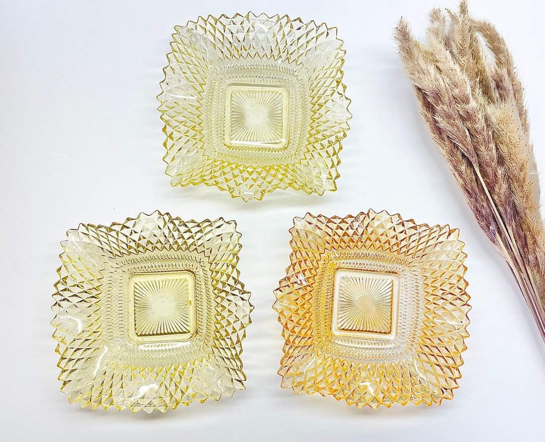 Set of 3 Vintage Federal Glass Diamond Point Glass Bowls With Ruffled ...