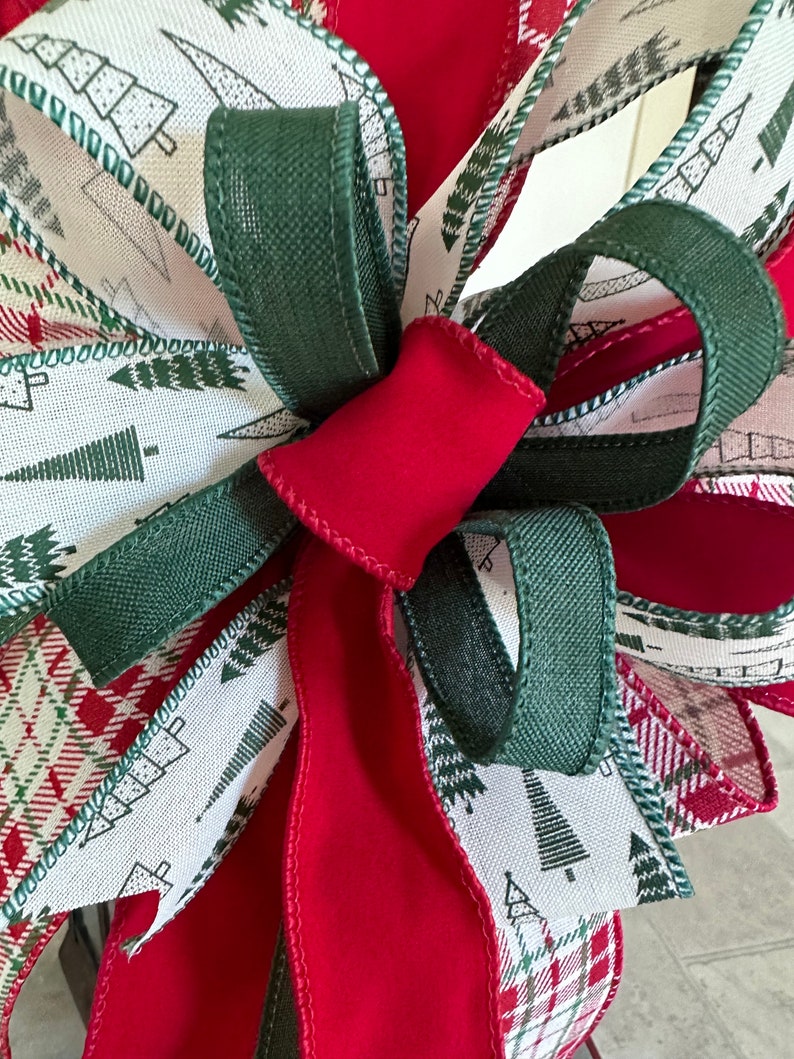 Traditional Red and Green Wreath With Matching Bow, Matching Bow for ...