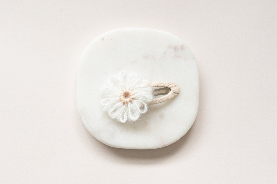 WHITE WOOL YARN Flower Snap Hair Clips, Girl Hair Clips, Girl Hair ...
