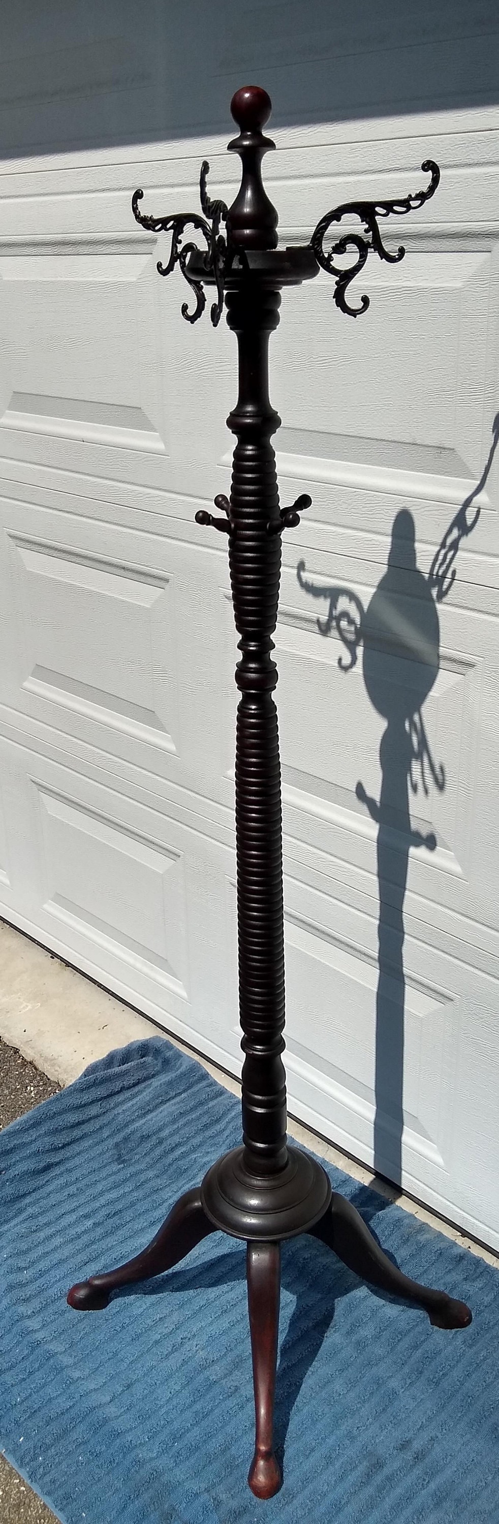 Wonderful Gorgeous Victorian Antique Mahogany Color Ornate Hand Crafted ...