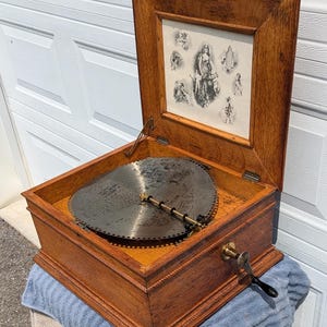 Museum Find! Fantastic 1880's Ornate Regina Hand Carved Oak Music Box ...