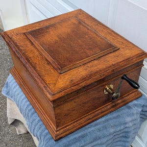 Museum Find! Fantastic 1880's Ornate Regina Hand Carved Oak Music Box ...