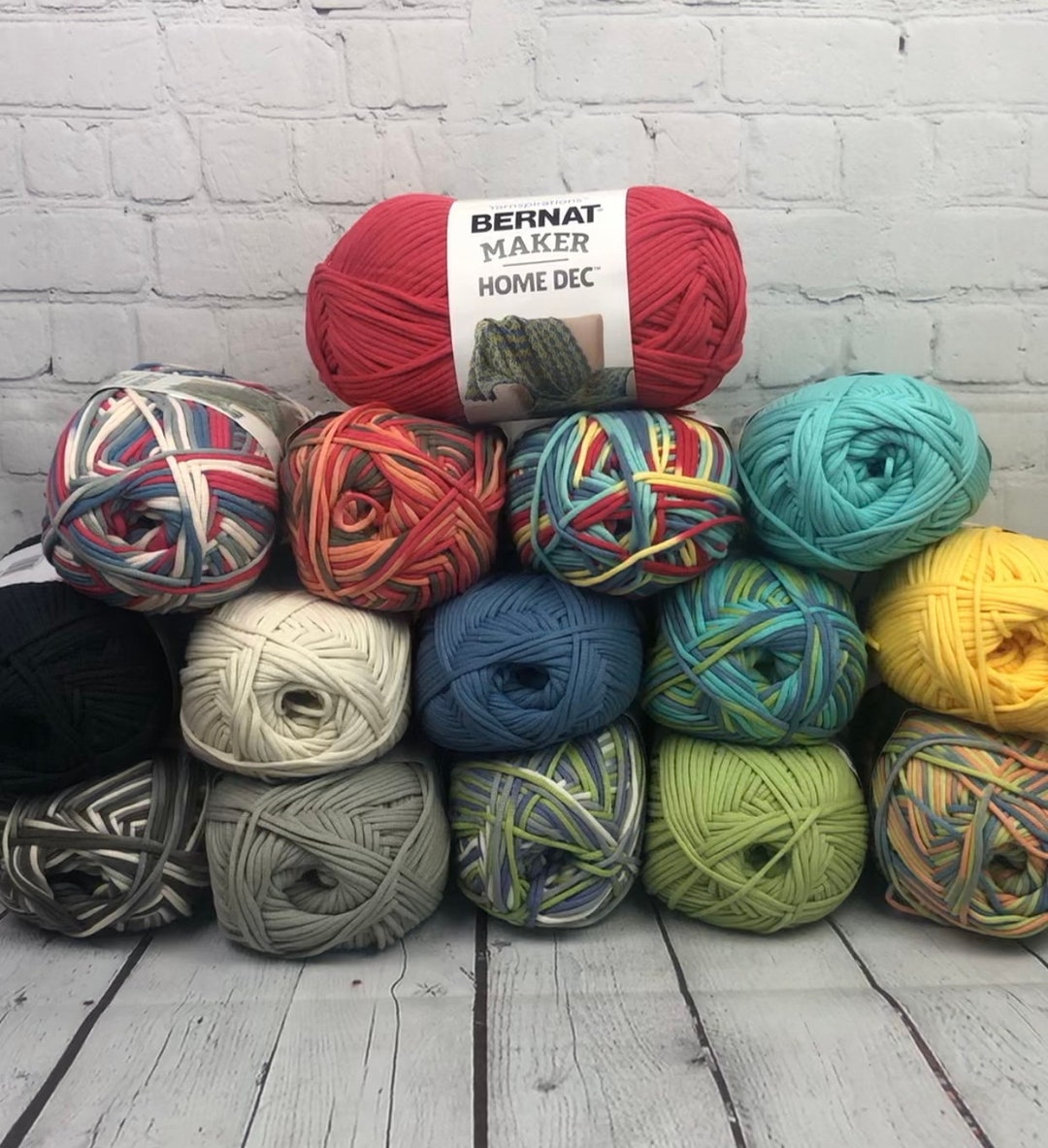 Bernat Maker Home Decor is a Bulky, Tshirt, Spaghetti Style Yarn That ...