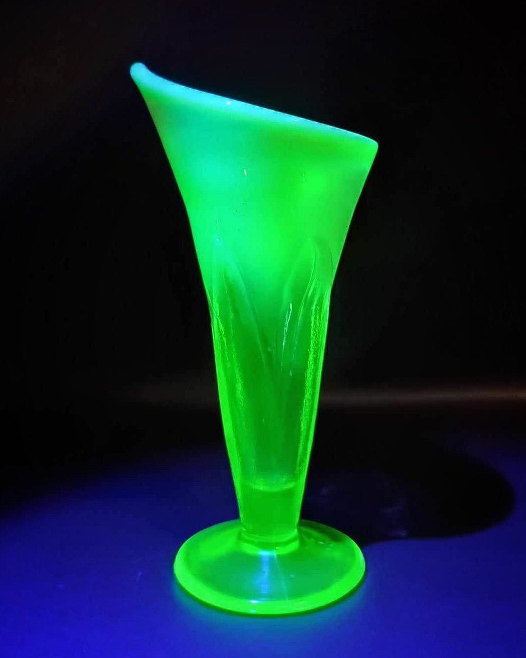 1899 Calyx Uranium Vase by Model Flint Glass Company - Etsy