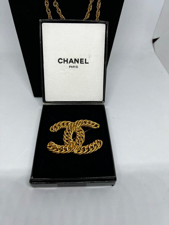 Authentic chanel vintage logo - Gem
